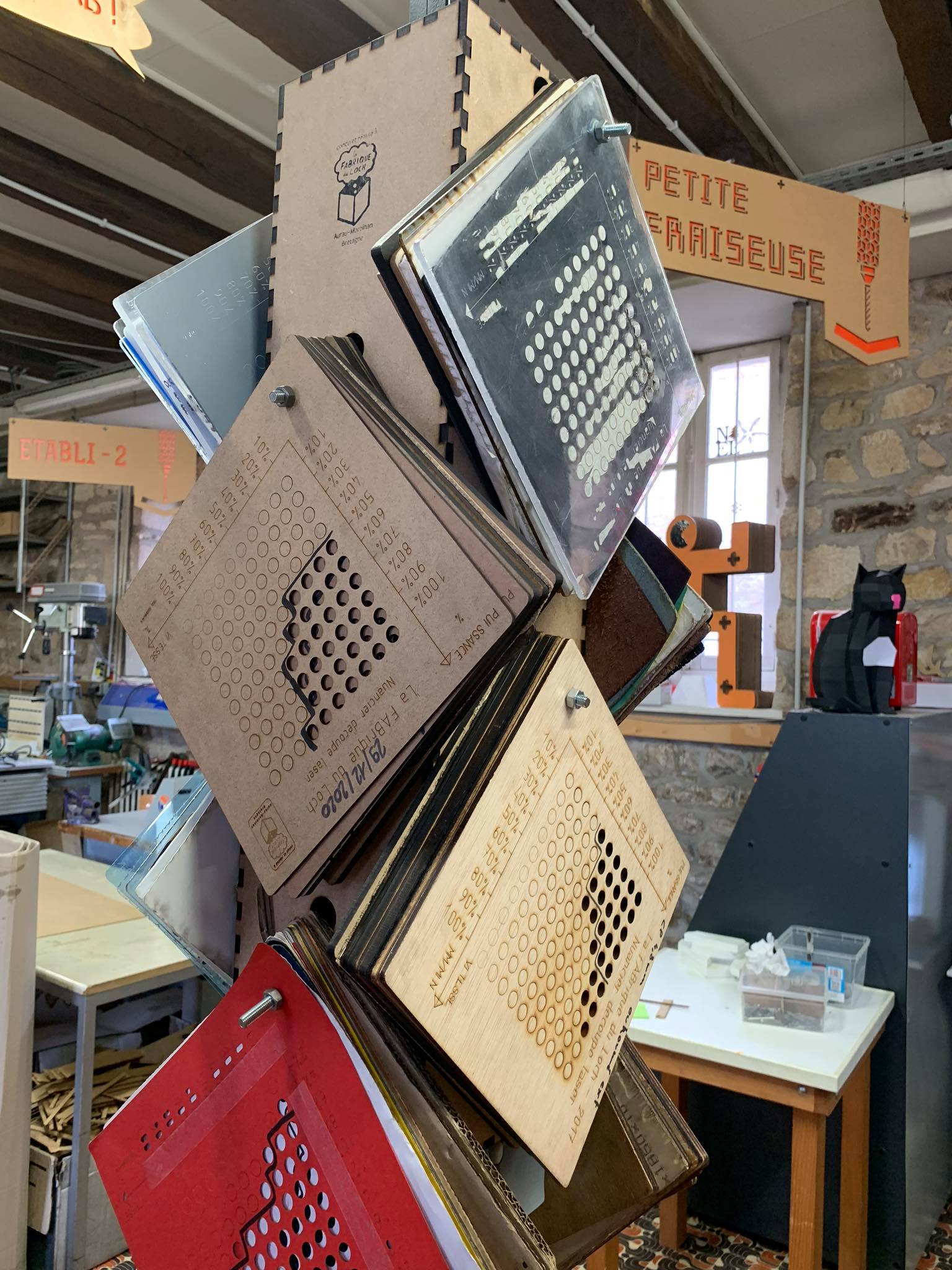 Fabrication d'un porte nuancier - La Fabrique du Loch